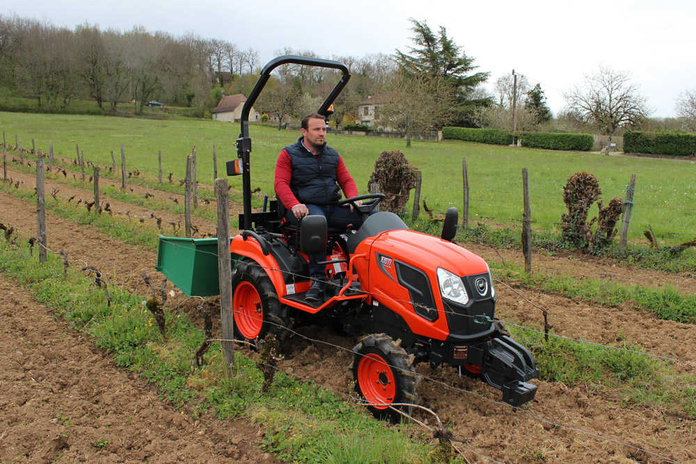 KIOTI : Le CS2220, un micro-tracteur bien équipé à prix contenu | FARM Connexion