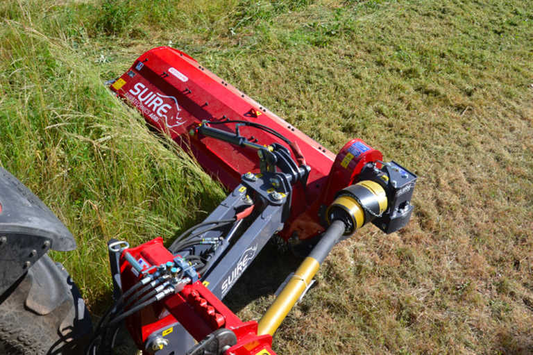 Suire Polyroll : une dérouleuse à pique bottes tous formats – FARM ...
