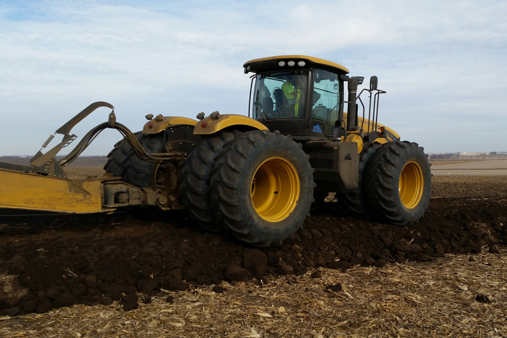MTS : Des Versatile motorisés par Caterpillar – FARM Connexion