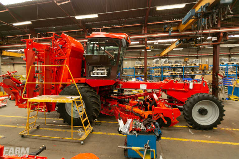 Exel Industries restaure votre vieille arracheuse automotrice – FARM ...