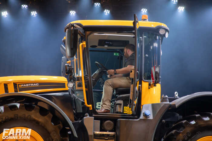 JCB Fastrac iCON : Désormais en phase avec son époque – FARM Connexion