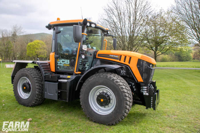JCB Fastrac iCON : Désormais en phase avec son époque – FARM Connexion
