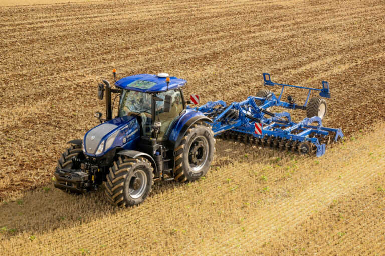 New Holland T7.300 AutoCommand : Un nouveau modèle puissant dévoilé au ...