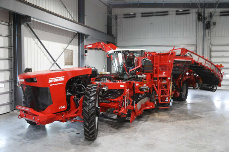 Spudnik s’offre l’arracheuse de tous les superlatifs – FARM Connexion