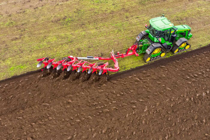 Pöttinger : La charrue Servo T 6000 sort du sillon – FARM Connexion