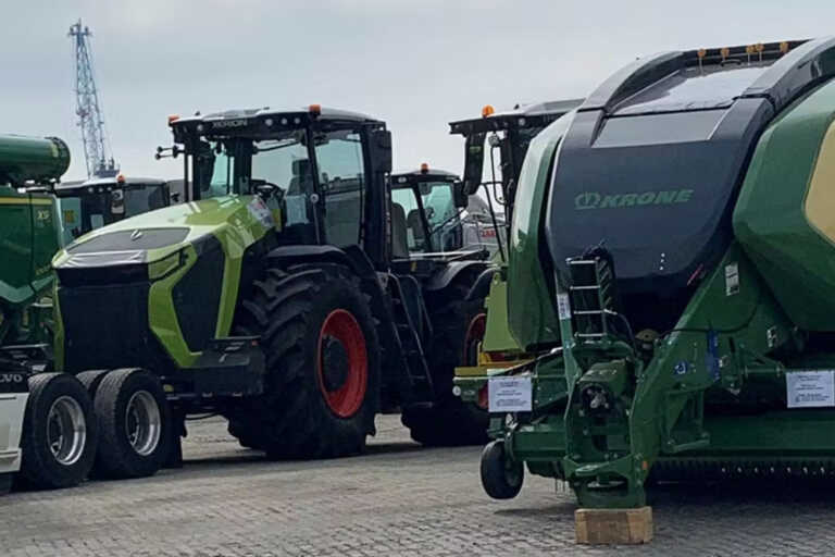 Le prototype du futur Xerion aperçu sur un port – FARM Connexion