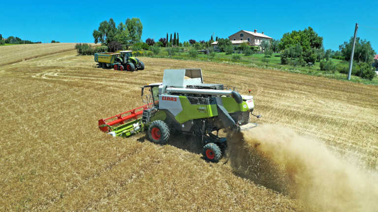 Claas : La Trion 540 Montana 4 à l’assaut des coteaux – FARM Connexion