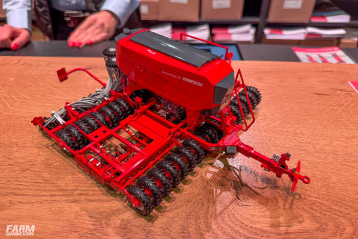 Universal Hobbies : Horsch Pronto 6 DC – FARM Connexion
