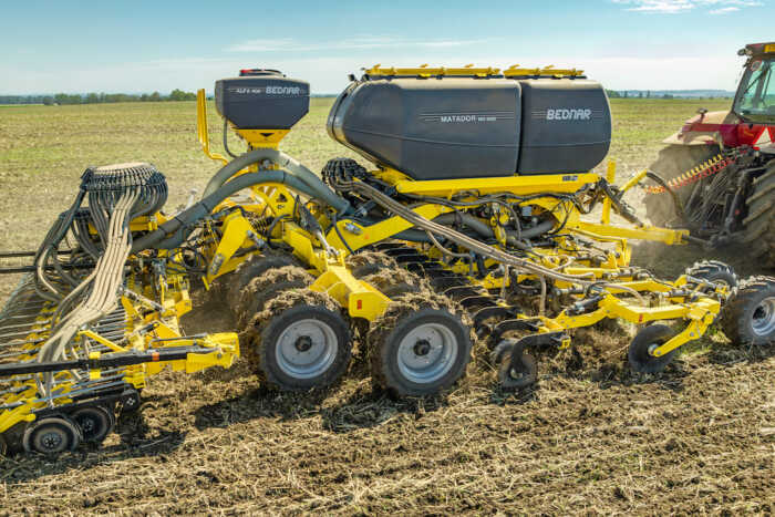 Bednar Matador MO : Adapté au semis en bandes – FARM Connexion