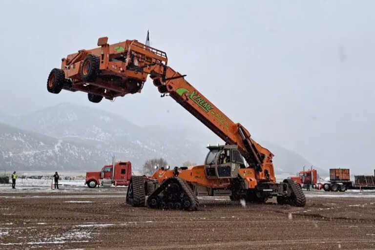 Trackzilla, un chargeur télescopique de 68 tonnes ! – FARM Connexion